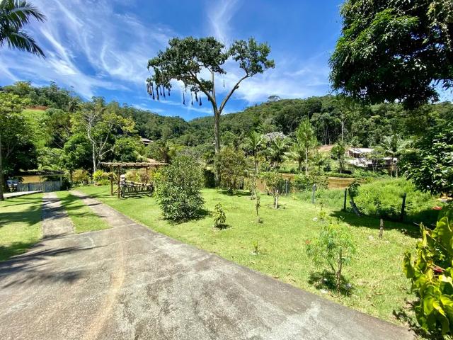 Fazenda/Sítio com 3 Quartos e 2 banheiros à Venda, 1200 m² por R$ 1.000.000