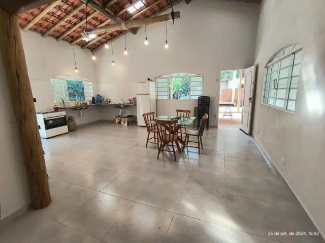 Fazenda/Sítio com 3 Quartos e 2 banheiros à Venda, 130 m² por R$ 656.000