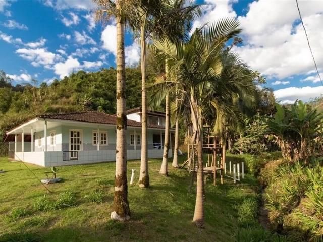 Fazenda/Sítio com 3 Quartos e 2 banheiros à Venda, 1326 m² por R$ 320.000