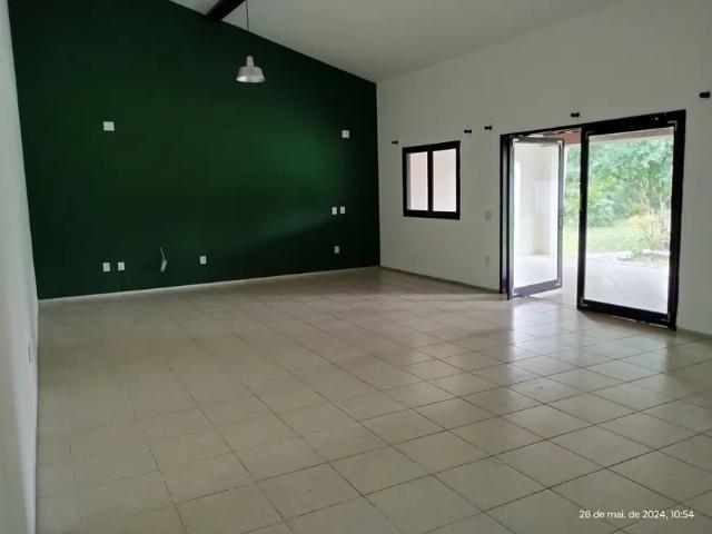 Fazenda/Sítio com 3 Quartos e 2 banheiros à Venda, 1500 m² por R$ 860.000