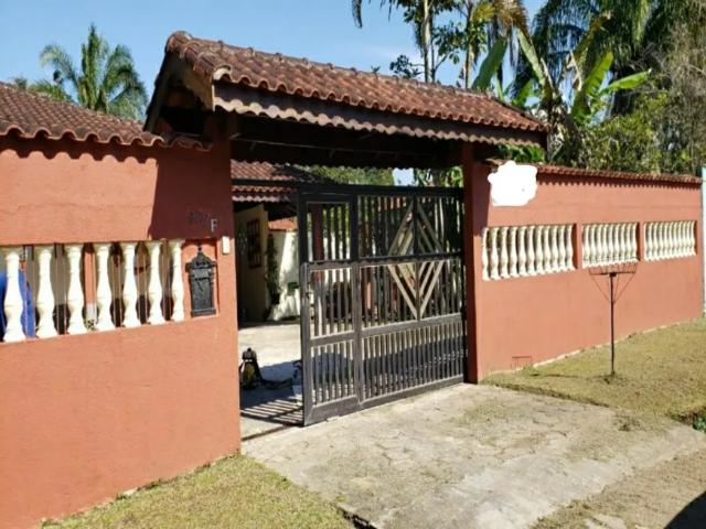 Fazenda/Sítio com 3 Quartos e 2 banheiros à Venda, 150 m² por R$ 350.000