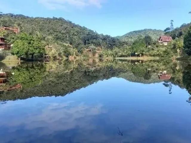 Fazenda/Sítio com 3 Quartos e 2 banheiros à Venda, 153 m² por R$ 1.100.000