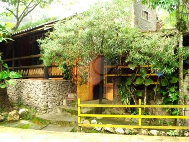 Fazenda/Sítio com 3 Quartos e 2 banheiros à Venda, 172 m² por R$ 380.000