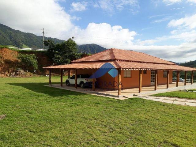 Fazenda/Sítio com 3 Quartos e 2 banheiros à Venda, 200 m² por R$ 1.590.000