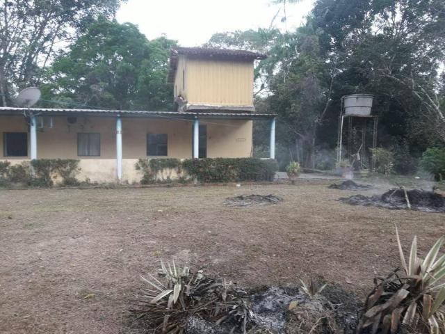 Fazenda/Sítio com 3 Quartos e 2 banheiros à Venda, 200 m² por R$ 450.000