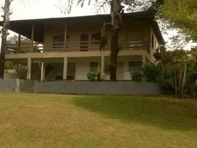 Fazenda/Sítio com 3 Quartos e 2 banheiros à Venda, 250 m² por R$ 1.550.000