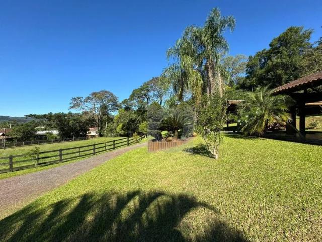 Fazenda/Sítio com 3 Quartos e 2 banheiros à Venda, 379 m² por R$ 1.150.000