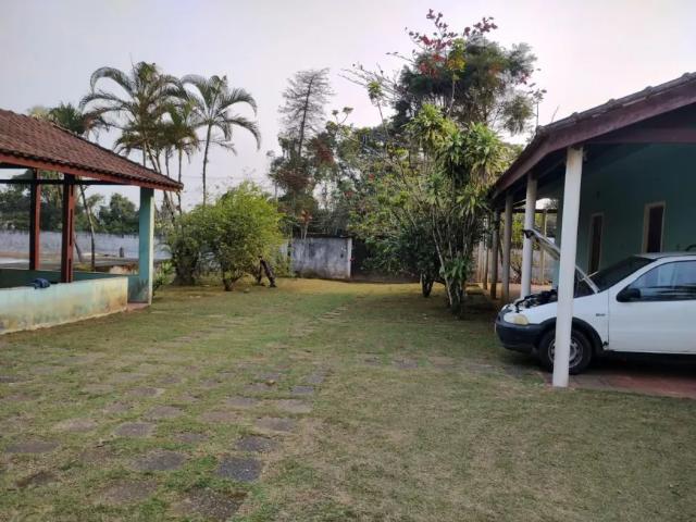 Fazenda/Sítio com 3 Quartos e 2 banheiros à Venda, 4050 m² por R$ 500.000