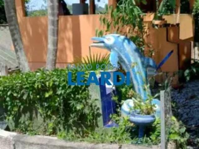 Fazenda/Sítio com 3 Quartos e 2 banheiros à Venda, 800 m² por R$ 1.100.000