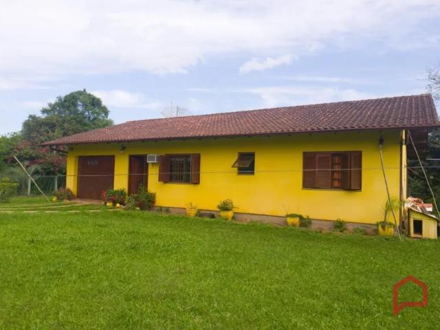 Fazenda/Sítio com 3 Quartos e 3 banheiros à Venda, 200 m² por R$ 1.010.000