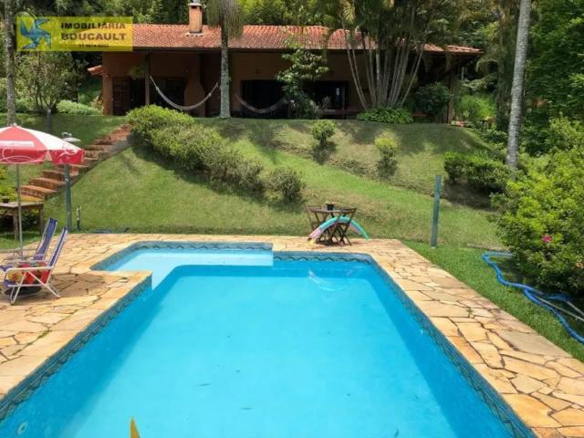 Fazenda/Sítio com 3 Quartos e 3 banheiros à Venda, 250 m² por R$ 1.320.000