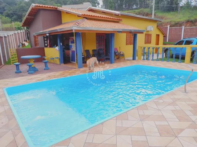 Fazenda/Sítio com 3 Quartos e 3 banheiros à Venda, 300 m² por R$ 770.000
