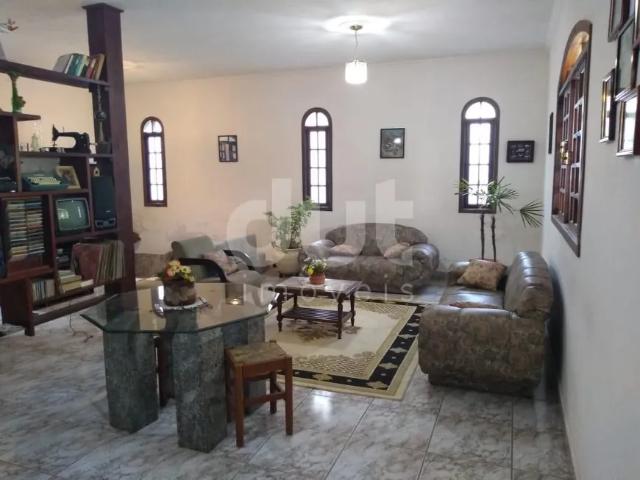 Fazenda/Sítio com 3 Quartos e 3 banheiros à Venda, 320 m² por R$ 901.000