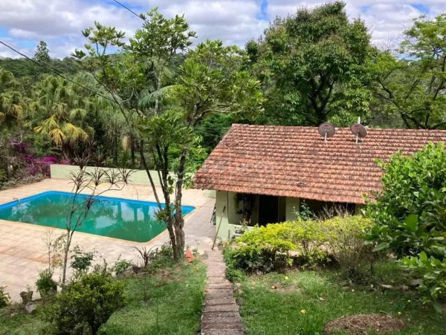 Fazenda/Sítio com 3 Quartos e 3 banheiros à Venda, 411 m² por R$ 1.100.000