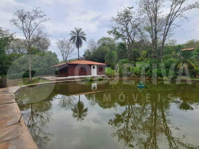 Fazenda/Sítio com 3 Quartos e 3 banheiros à Venda, 80 m² por R$ 2.750.000