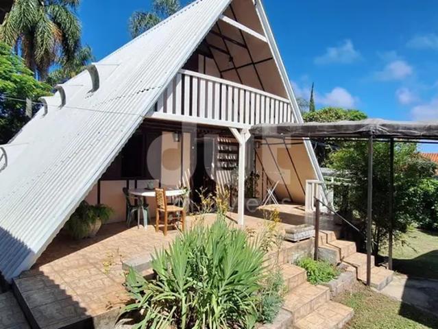 Fazenda/Sítio com 3 Quartos e 4 banheiros à Venda, 180 m² por R$ 644.000