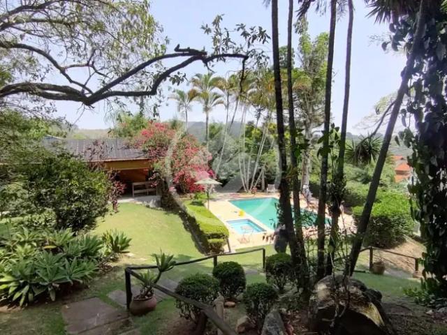 Fazenda/Sítio com 3 Quartos e 4 banheiros à Venda, 240 m² por R$ 1.199.000