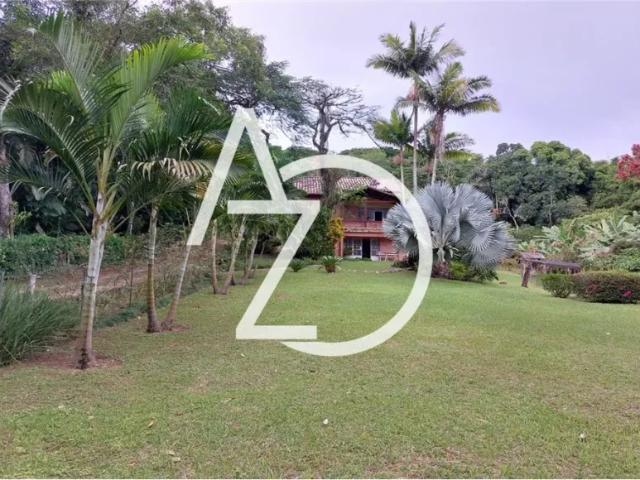 Fazenda/Sítio com 3 Quartos e 4 banheiros à Venda, 300 m² por R$ 830.000