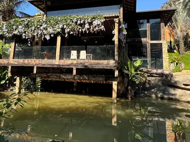 Fazenda/Sítio com 3 Quartos e 5 banheiros à Venda, 600 m² por R$ 2.200.000