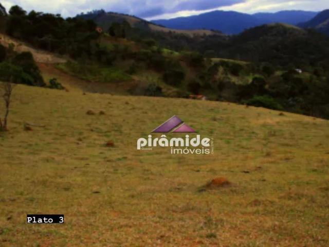 Fazenda/Sítio com 4 Quartos e 2 banheiros à Venda, 140 m² por R$ 3.000.000