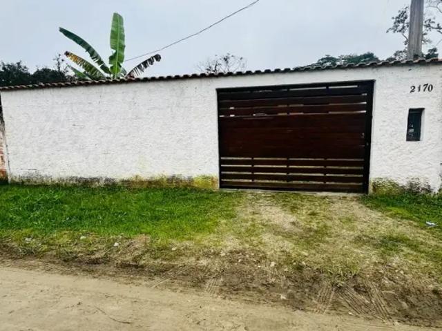 Fazenda/Sítio com 4 Quartos e 2 banheiros à Venda, 225 m² por R$ 369.000