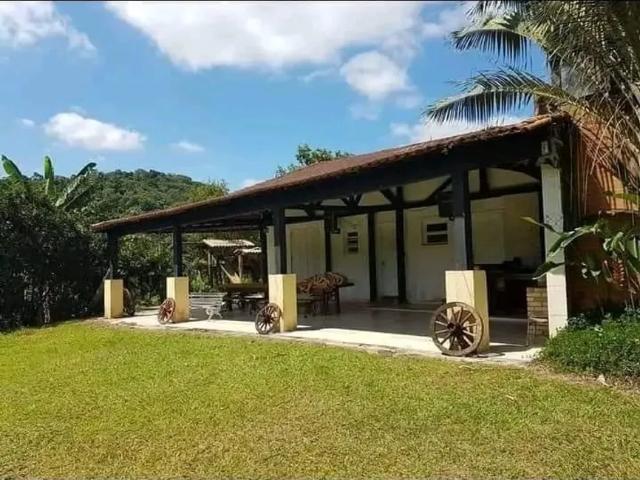 Fazenda/Sítio com 4 Quartos e 2 banheiros à Venda, 250 m² por R$ 3.000.000