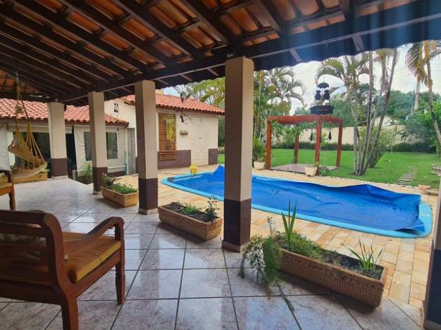 Fazenda/Sítio com 4 Quartos e 2 banheiros à Venda, 250 m² por R$ 1.060.000