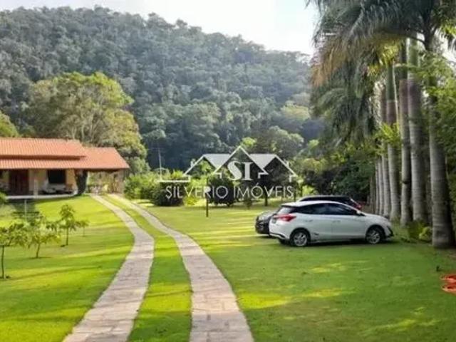 Fazenda/Sítio com 4 Quartos e 3 banheiros à Venda, 185 m² por R$ 1.300.000