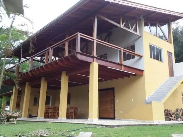 Fazenda/Sítio com 4 Quartos e 3 banheiros à Venda, 200 m² por R$ 1.700.000