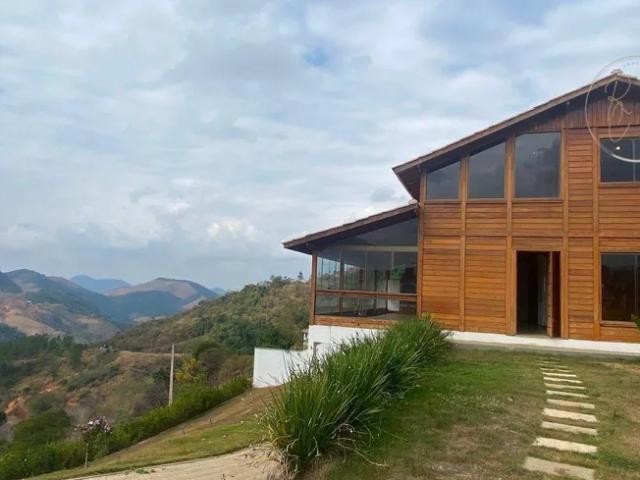 Fazenda/Sítio com 4 Quartos e 3 banheiros à Venda, 220 m² por R$ 1.250.000