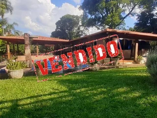 Fazenda/Sítio com 4 Quartos e 3 banheiros à Venda, 270 m² por R$ 1.250.000