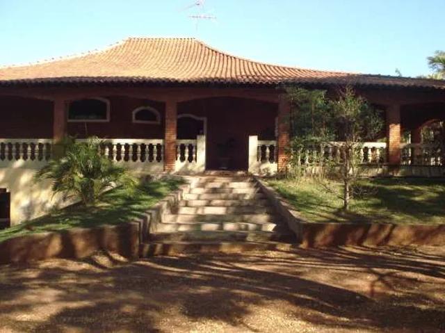 Fazenda/Sítio com 4 Quartos e 3 banheiros à Venda, 630 m² por R$ 1.000.000