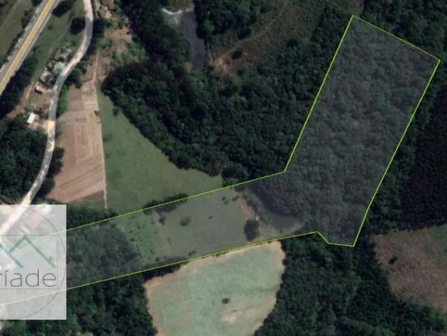 Fazenda/Sítio com 4 Quartos e 4 banheiros à Venda, 400 m² por R$ 1.500.000
