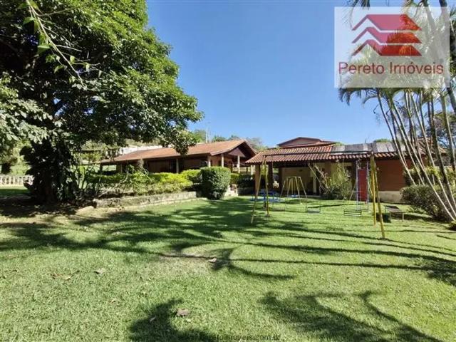 Fazenda/Sítio com 4 Quartos e 5 banheiros à Venda, 350 m² por R$ 649.000