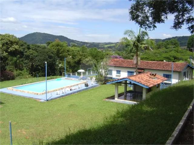 Fazenda/Sítio com 4 Quartos e 5 banheiros à Venda, 512 m² por R$ 3.500.000