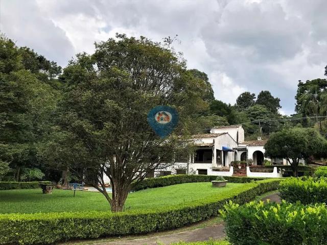 Fazenda/Sítio com 4 Quartos e 7 banheiros à Venda, 2714 m² por R$ 2.200.000