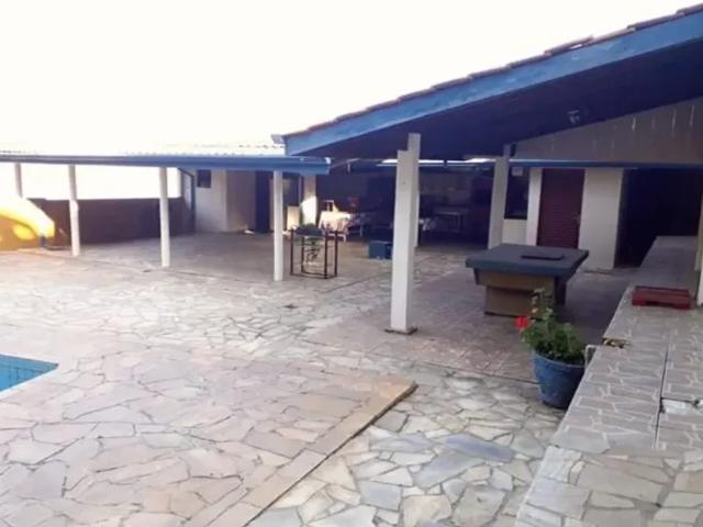 Fazenda/Sítio com 5 Quartos e 2 banheiros à Venda, 1500 m² por R$ 997.500