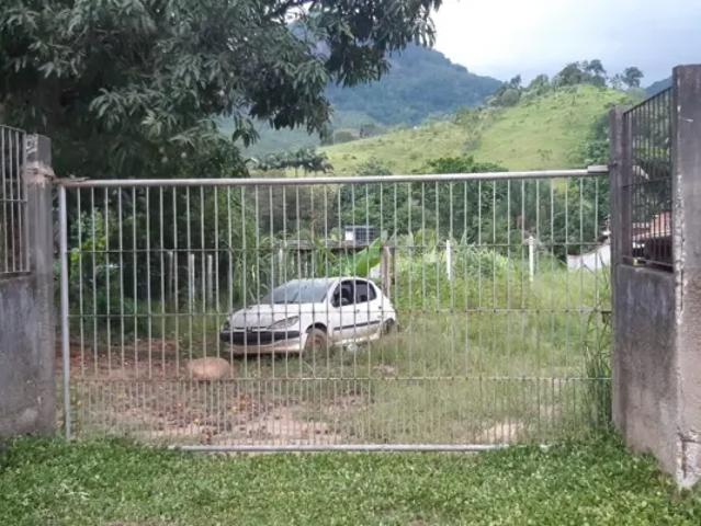 Fazenda/Sítio com 5 Quartos e 2 banheiros à Venda, 196 m² por R$ 380.000