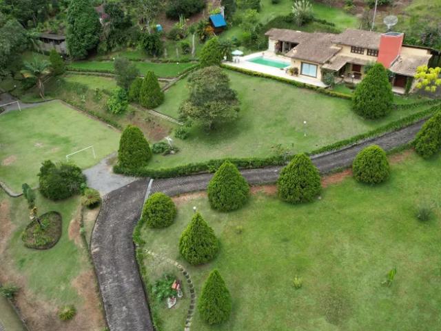 Fazenda/Sítio com 5 Quartos e 3 banheiros à Venda, 10000 m² por R$ 1.700.000
