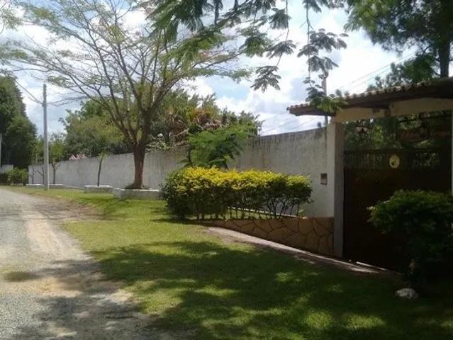 Fazenda/Sítio com 5 Quartos e 5 banheiros à Venda, 741 m² por R$ 985.000