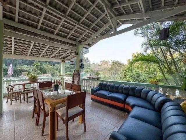 Fazenda/Sítio com 5 Quartos e 8 banheiros à Venda, 635 m² por R$ 1.150.000