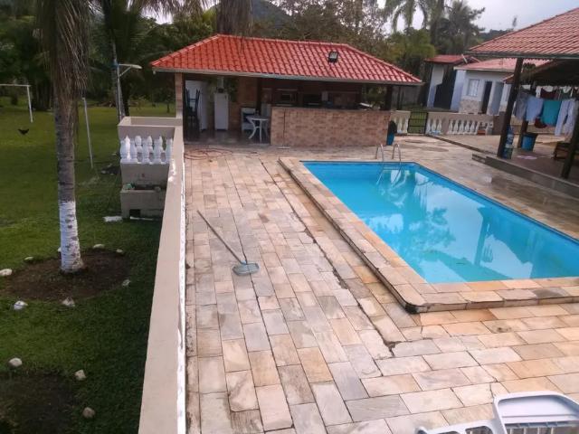 Fazenda/Sítio com 6 Quartos e 8 banheiros à Venda, 2400 m² por R$ 1.000.000
