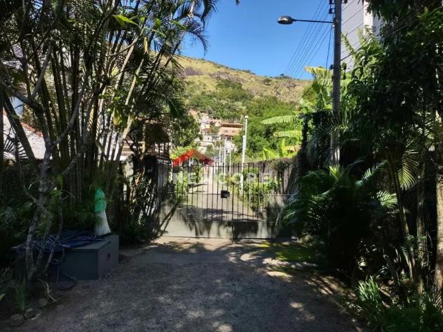 Fazenda/Sítio com 7 Quartos e 4 banheiros à Venda, 320 m² por R$ 3.499.120