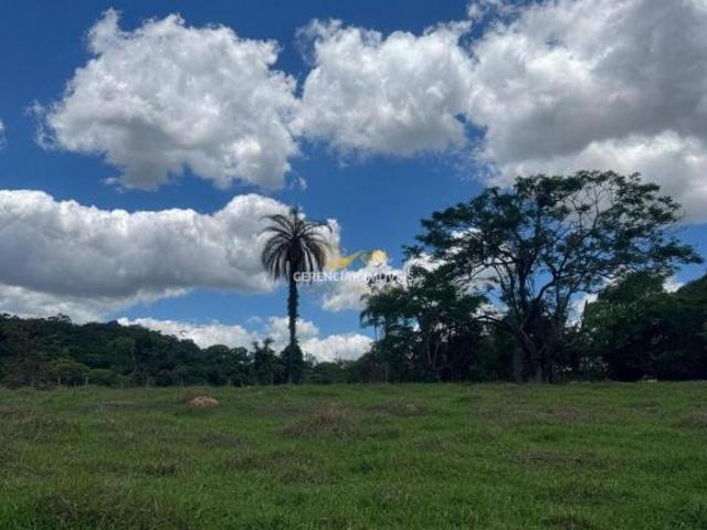 Fazendinha Ouro Verde de 4.000m² com Localização Privilegiada em Mateus Leme Sítio Novo