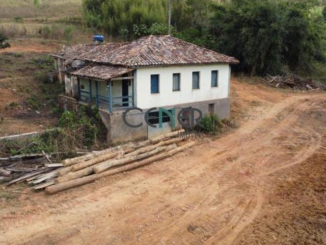 Fazendinha de 46 ha com imensa represa em constituição na frente da sede