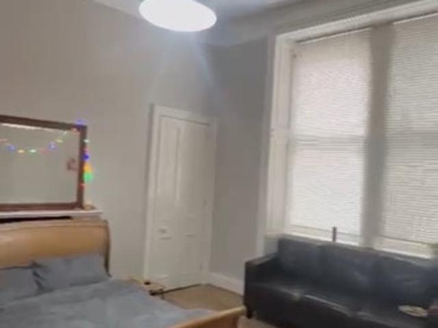 Female flatmate needed