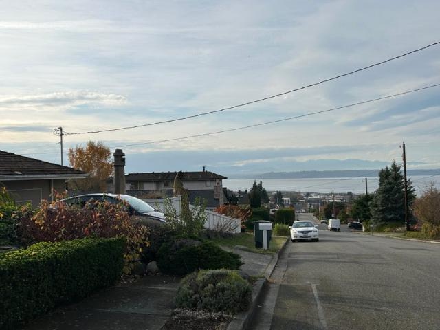 Female Housemate Wanted for 1000SF 1st fl,W/shared