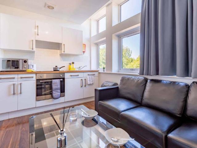Female only 3 Bed flat