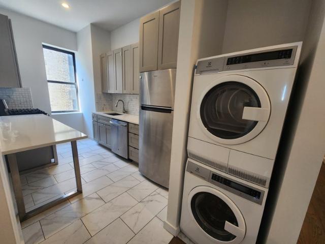Female only room in Hamilton Heights