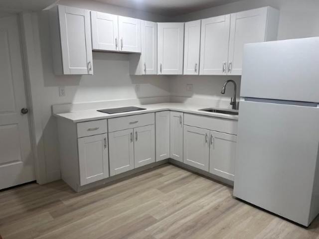 Female private room available in new lehi townhou